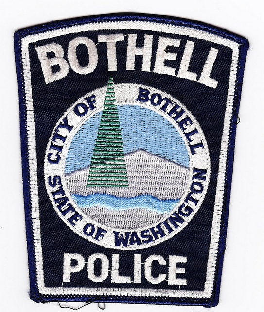 Assault suspect thrown off trunk as victims speed away in car | Bothell ...