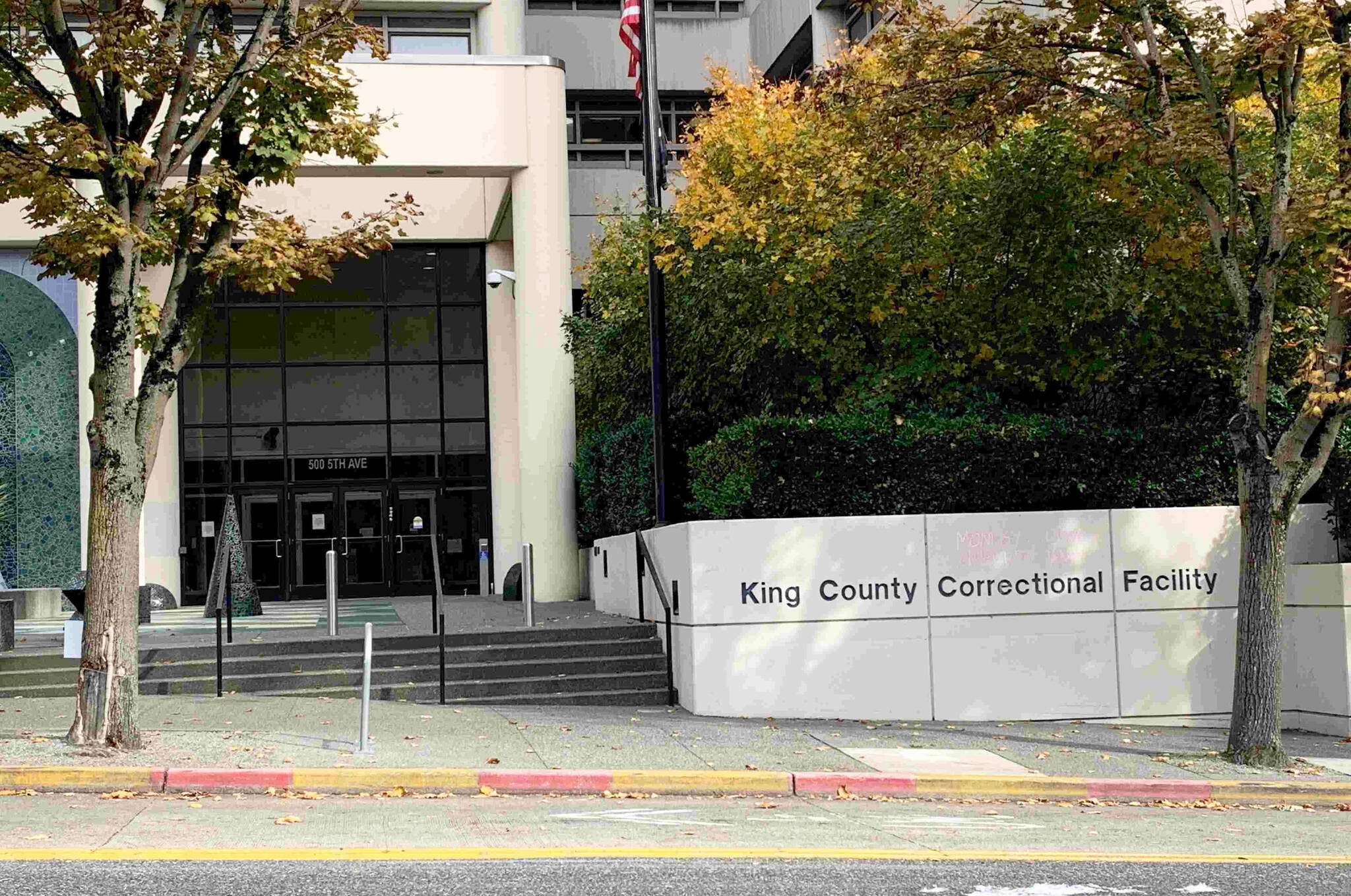 King County jail guard reportedly took bribes to smuggle drugs to ...